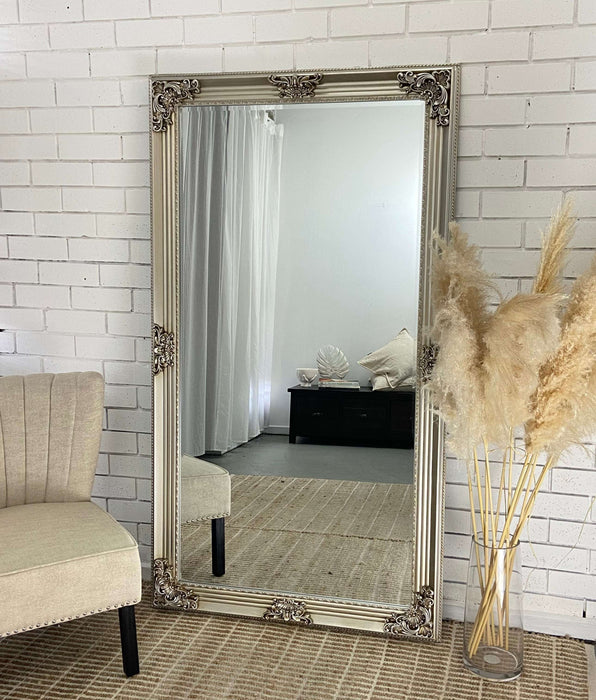 Mirror Selfie Ideas: Creative Poses & Tips for Stunning Mirror Pics ...